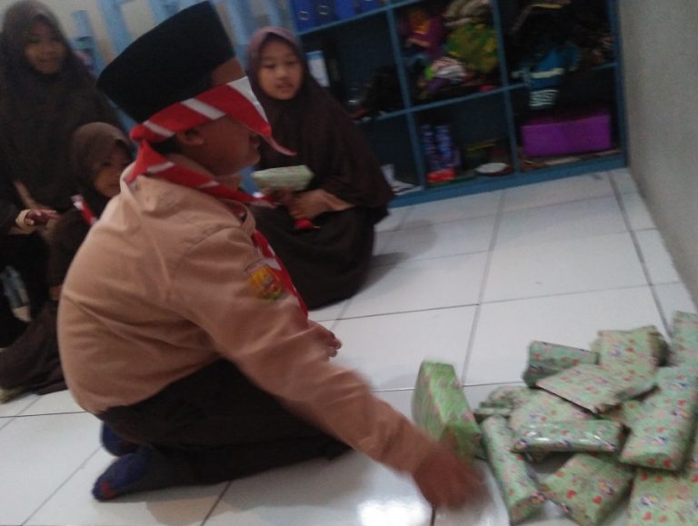 Menumbuhkan Sikap Saling Berbagi Antar Sesama Teman – SDIT-SMPIT ...